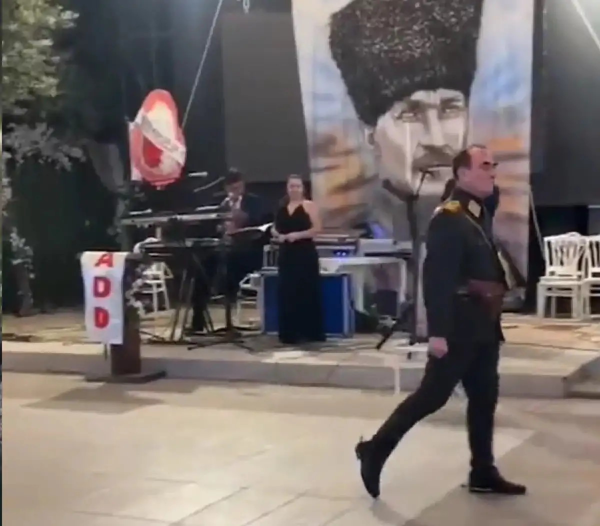 Atatürk'e benzeyen adam 25 bin lira aldı - Kütahya Ekspres